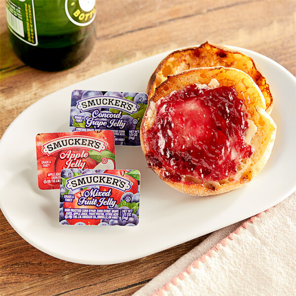 Smucker's Concord Grape, Mixed Fruit, and Apple Jelly 0.5 oz. Portion ...