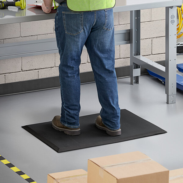 Lavex 2' x 3' Heavy-Duty Black Grease-Resistant Anti-Fatigue Closed ...