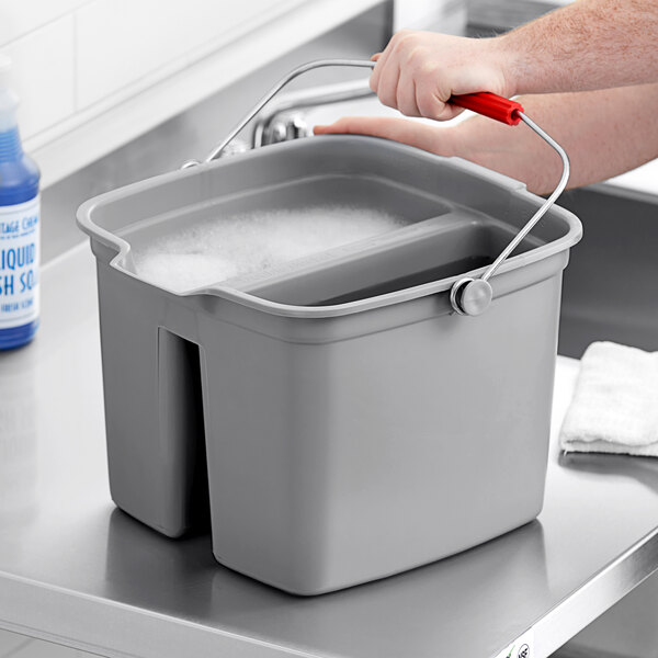 Rubbermaid FG261700GRAY 17 Qt. Divided Gray Bucket