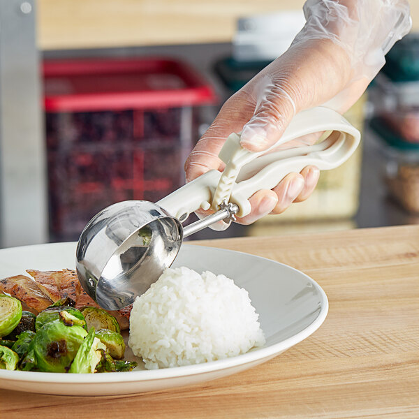 Choice #10 Ivory EZ Grip Squeeze Handle Disher - 3.25 oz.