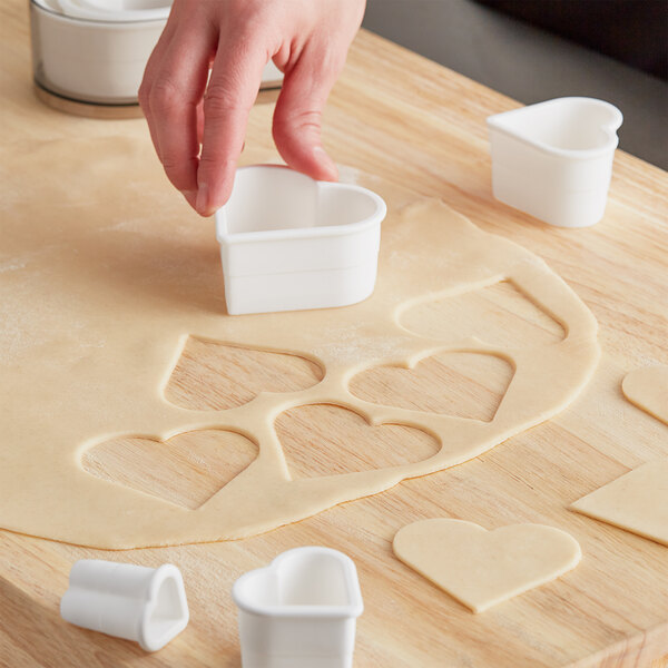 Ateco 5751 7-Piece Plastic Plain Heart Cutter Set