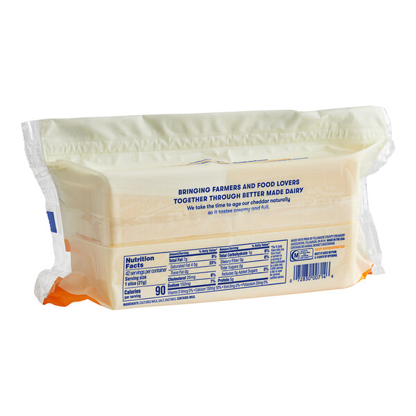 Tillamook Deli Sliced Medium White Cheddar Cheese 2 lb. - 6/Case