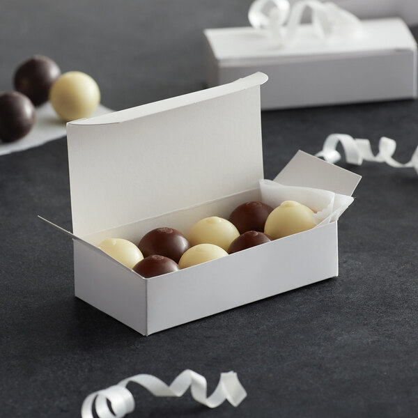 Baker's Lane 1/4 lb. White 1-Piece Auto-Popup Candy Box - 250/Case