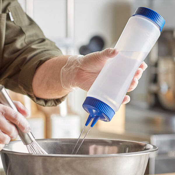 Vollrath Traex® 24 oz. Clear FIFO Squeeze Dispenser with Blue Twin Tip ...