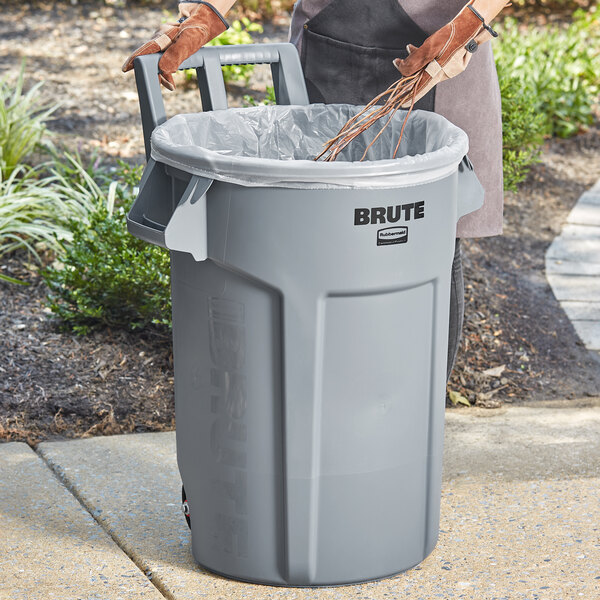 Rubbermaid BRUTE 2179403 32 Gallon Wheeled Round Gray Trash Can