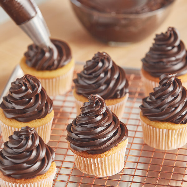 Henry & Henry Icin' Easy Fudge Icing 45 lb.