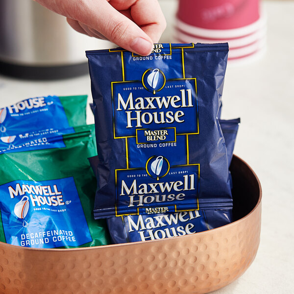 Maxwell House Master Blend 10-Cup Coffee Packet 1.1 oz. - 42/Case